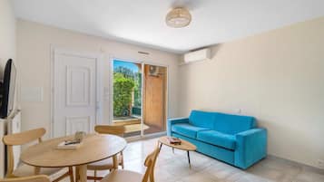 Apartamento, 1 quarto, vista para o jardim | Quartos insonorizados, ferro/tábua de engomar