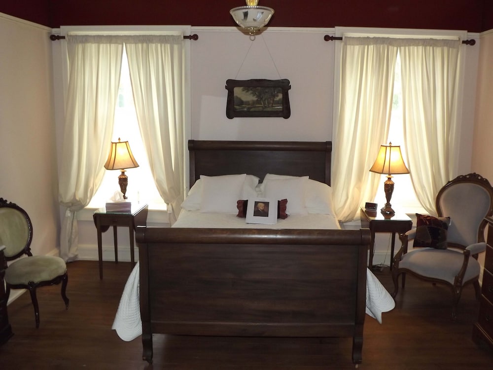 Maysville Manor Bed & Breakfast - Shenandoah National Park