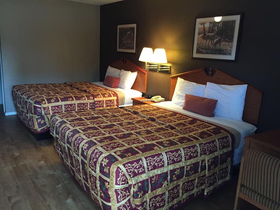 Secretária, camas desdobráveis, Wi-fi grátis