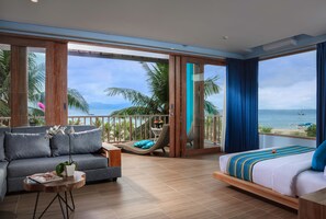 Suite, vista para a praia | Minibar, cofre no quarto, secretária, Wi-fi grátis 