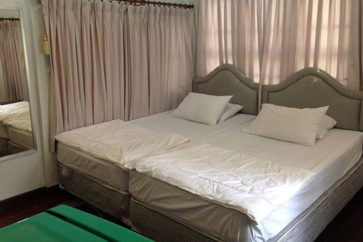 Quarto superior | Escrivaninha, Wi-Fi de cortesia