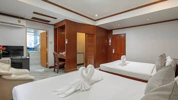 Quarto Familiar | Cofre no quarto, com decoração personalizada, secretária