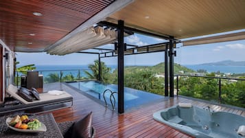 Villa | Piscina interior | Piscina exterior, uma piscina transbordante