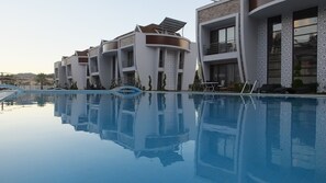 Piscina interior, piscina exterior 