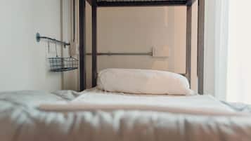 Roupas de cama premium, escrivaninha, ferros/tábuas de passar roupa