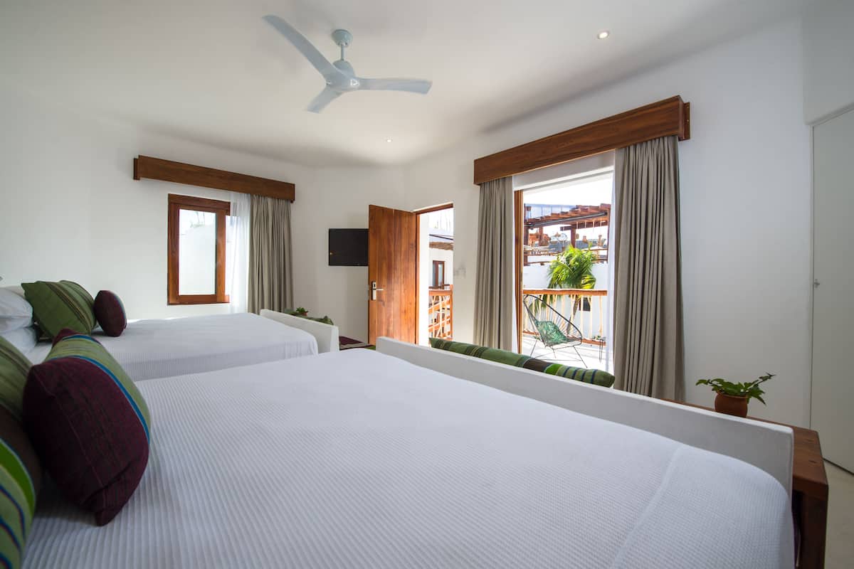 Junior Suite Superior: 2 queen beds o 1 king bed   | Cofre no quarto, secretária, berços/camas para crianças grátis 