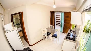 Quarto, no rés do chão | Cozinha privada | Um frigorífico, um micro-ondas