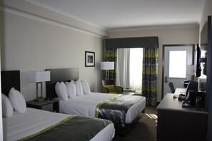 Quarto, 2 camas de casal (Pet Friendly) | Escrivaninha, quartos à prova de som, ferros/tábuas de passar roupa