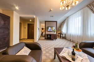 Suite Deluxe | Cofre no quarto, ferro/tábua de engomar, berço de viagem, Wi-fi grátis