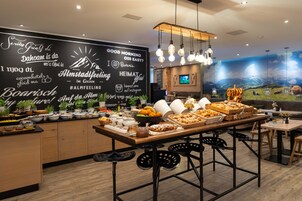 Café da manhã com buffet todos os dias mediante uma taxa