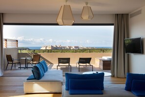 Suíte grand (Citadelle View) | Área de estar | TV LCD