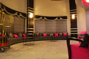 Área de estar no saguão