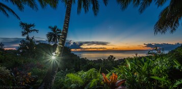 Pequenos-almoços e jantares servidos, com vista para o oceano 