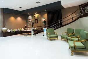 Área de estar no saguão