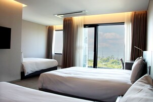 Executive Family Room | Escrivaninha, cortinas blackout, Wi-Fi de cortesia, roupa de cama