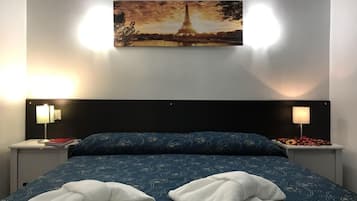 Quarto Duplo ou Twin Económico, casa de banho partilhada | Lençóis italianos Frette, roupa de alta qualidade, cofre no quarto