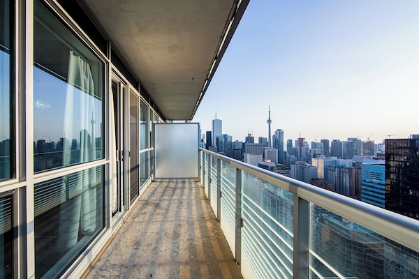 Suíte superior, 2 quartos, cozinha, vista para a cidade | Vista da sacada