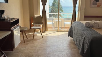 Quarto luxo, vista parcial para o mar | 1 quarto, cofres nos quartos, cortinas blackout