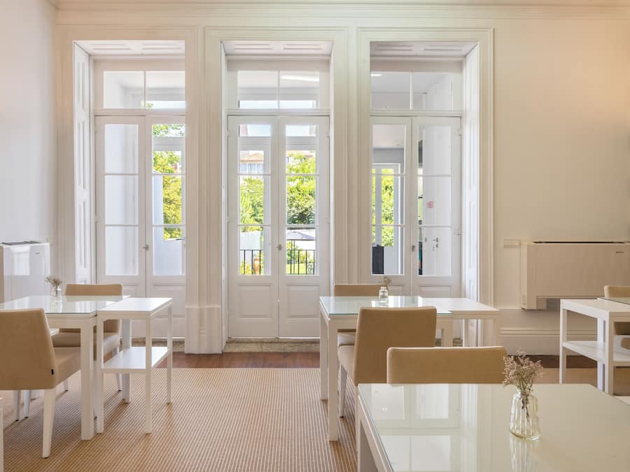 Café da manhã continental todos os dias (EUR 15 por pessoa)