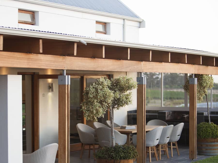 The Barn Cottage | Sala de estar | Smart TV de 52 polegadas com canais via satélite, televisor