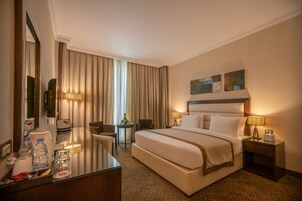 Suite Executiva | Minibar, cofre com capacidade para portátil, secretária 