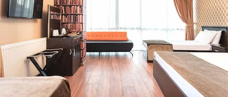 Quarto Quádruplo Familiar | Roupa de alta qualidade, edredões de penas, minibar com produtos grátis