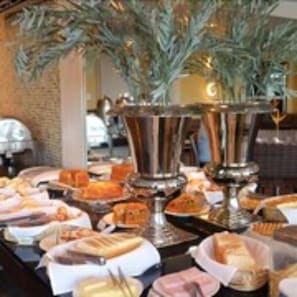 Pequeno-almoço tipo buffet diário incluído 