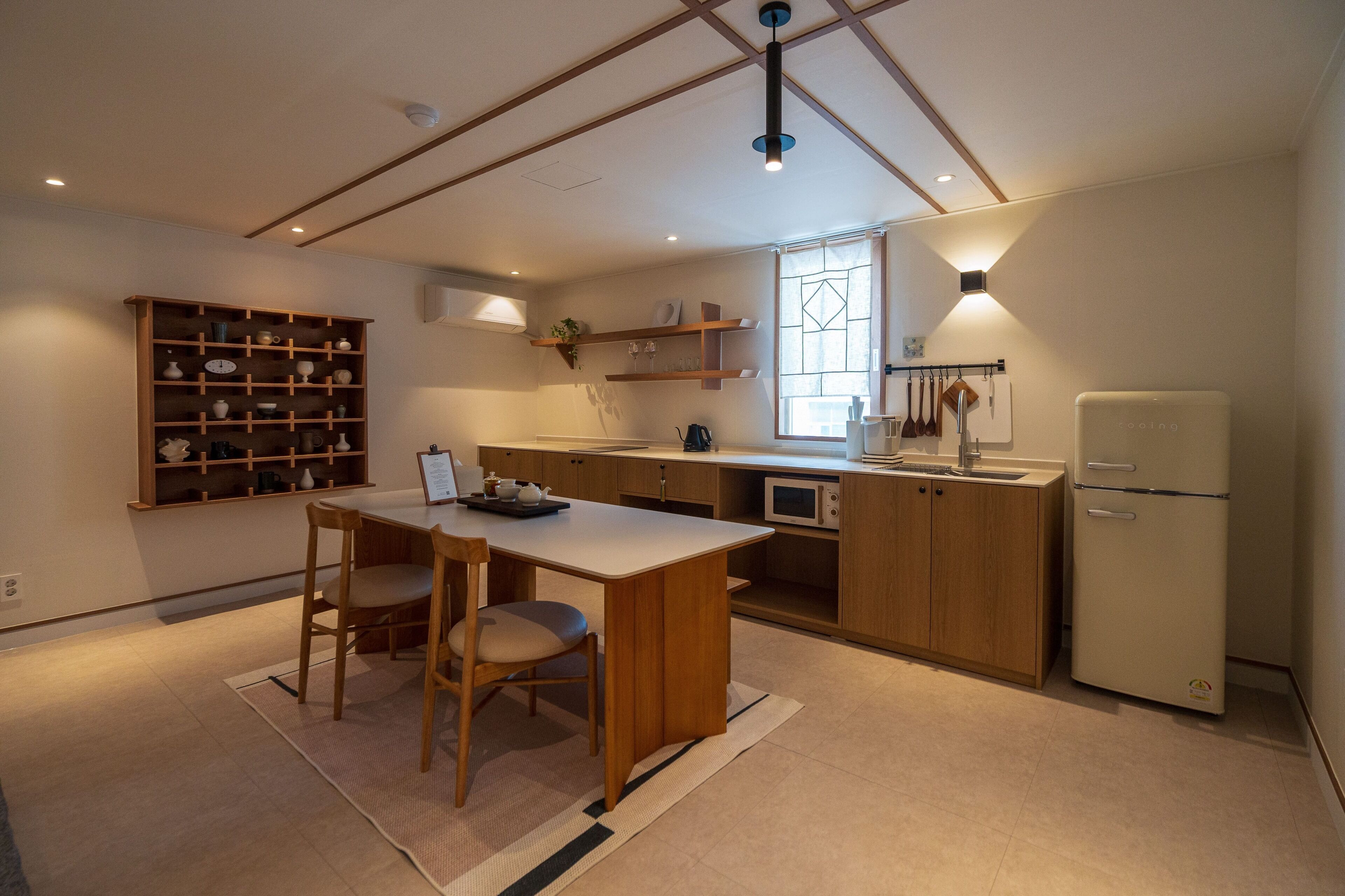 Quarto Twin Premier | Roupa de alta qualidade, camas de colchão viscoelástico, secretária 