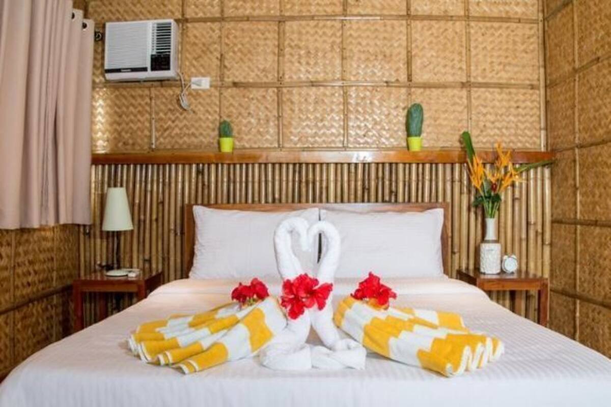 Cofres nos quartos, individualmente decorados, cortinas blackout