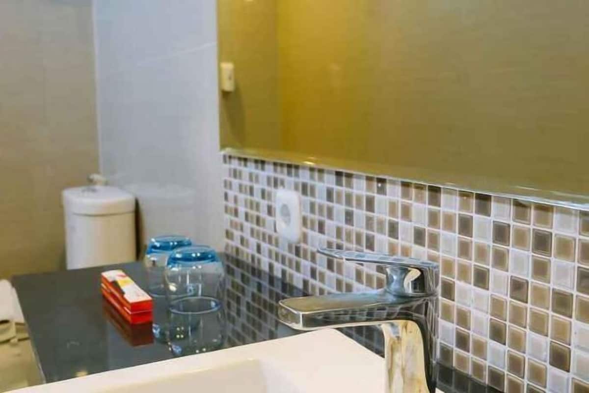 Um polibã, artigos de higiene pessoal grátis