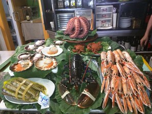 Pequenos-almoços, almoços e jantares servidos 