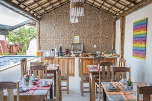 Pequeno-almoço tipo buffet diário incluído