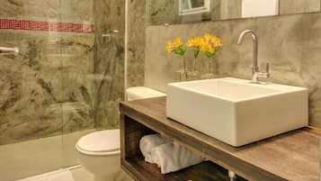 Quarto Superior | Casa de banho | Um polibã, artigos de higiene pessoal grátis
