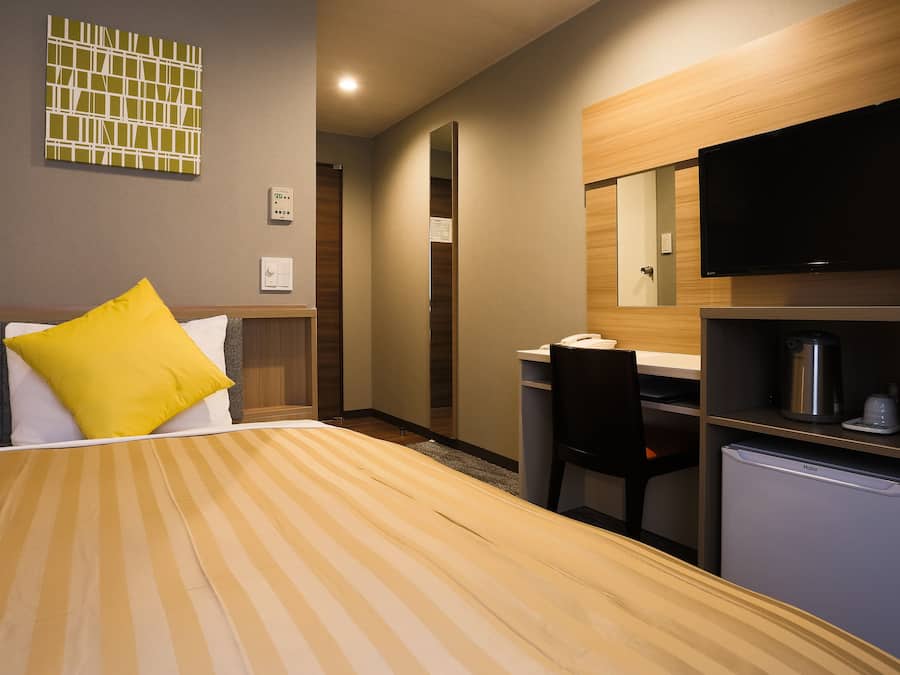 Secretária, Wi-fi grátis, roupa de cama fornecida