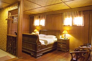 Quarto Executivo, vista para o mar | Minibar, cofre no quarto, secretária, berços/camas para crianças grátis 