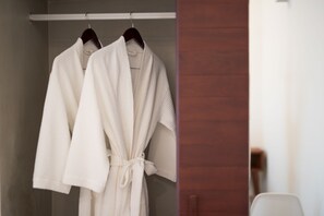 Frigobar, cofres nos quartos, individualmente decorados, escrivaninha