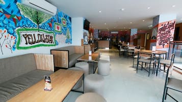 Pequenos-almoços servidos, cozinha local e internacional