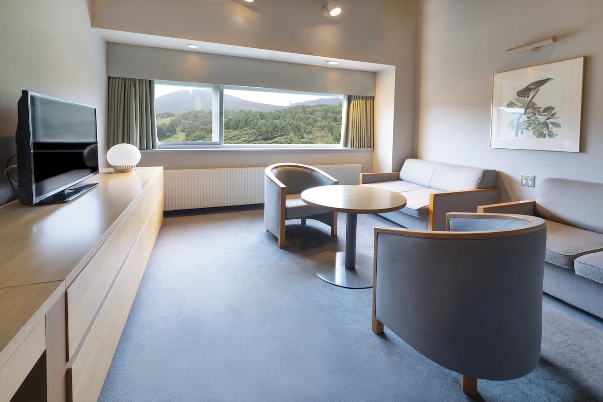 Dúplex, várias camas | 1 quarto, secretária, cortinas/cortinados opacos, Wi-fi grátis