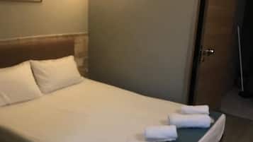 Minibar, secretária, quartos insonorizados, Wi-fi grátis