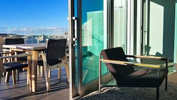 Suíte premium, 3 quartos (3 Bedroom Suite ) | Sacada