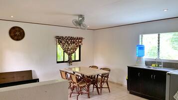 Apartamento, 2 quartos | Cozinha privada | Cafeteira/chaleira