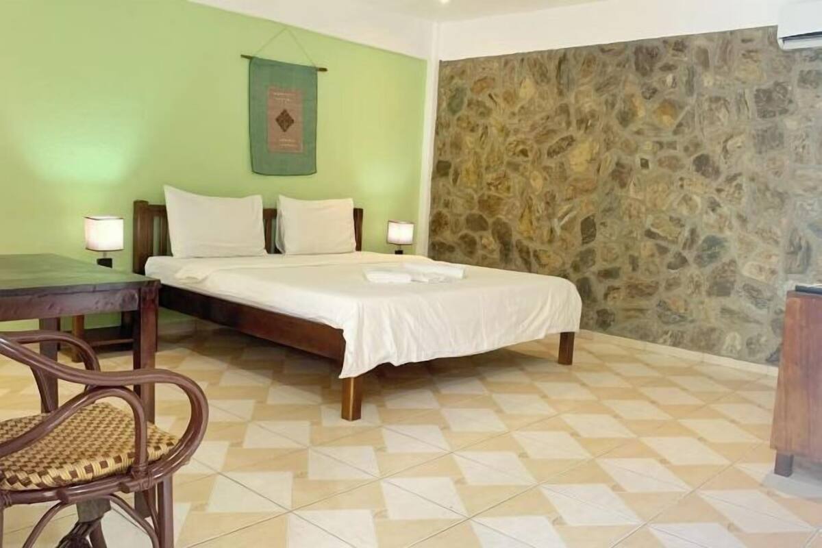 Minibar, secretária, berços/camas para crianças grátis 