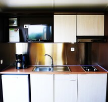 Bungalow, 1 quarto (Vénus) | Kitchenette privada | Um frigorífico, uma placa de cozinha, utensílios de cozinha 