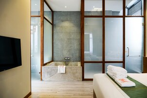 Junior Suite with Bath tup and City View | Roupas de cama premium