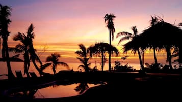 3 piscinas exteriores, espreguiçadeiras