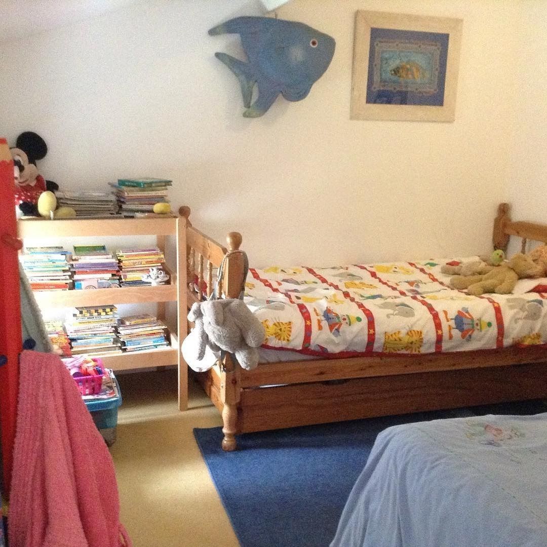 Quarto família | Individualmente decorados, individualmente mobiliados, escrivaninha