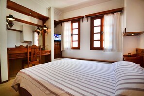 Quarto casal ou duplo standard | Frigobar, cofres nos quartos, escrivaninha, quartos à prova de som