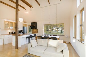 Casa de Férias, 2 quartos | Sala | TV de ecrã plano, leitor de DVD 