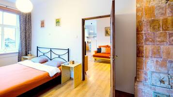 Apartamento Clássico, 1 quarto | Sala de estar | TV de ecrã plano, filmes pagos