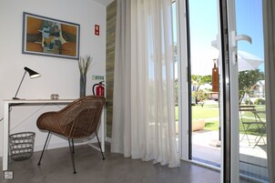 Quarto Duplo ou Twin | Roupa de alta qualidade, camas de colchão viscoelástico, minibar 